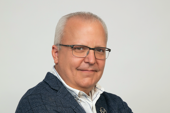 Dos 8 | Conoce al Dr. Michael Johannes Hirsch Meillon