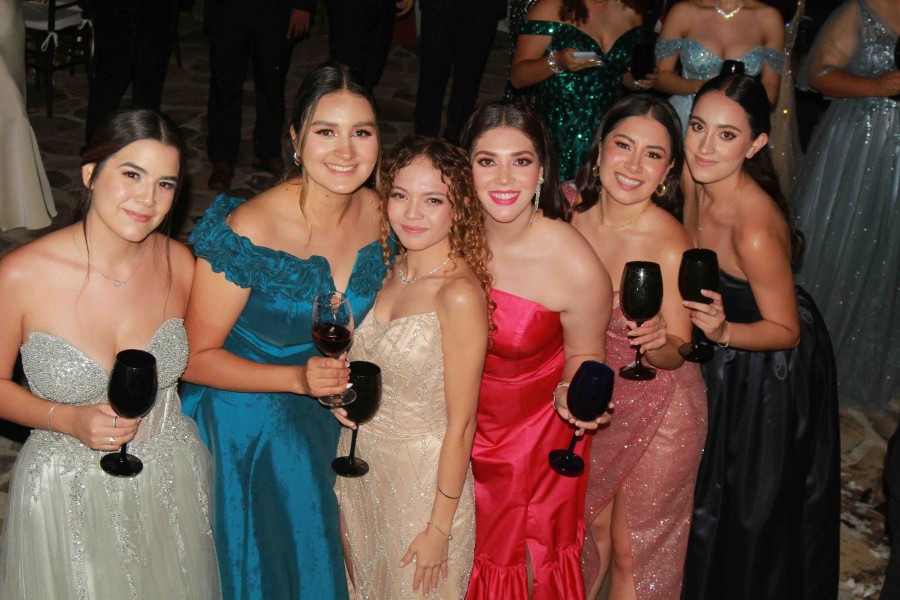 Dos 8 | Emotiva Graduación de Licenciatura en Mercadotecnia y ...